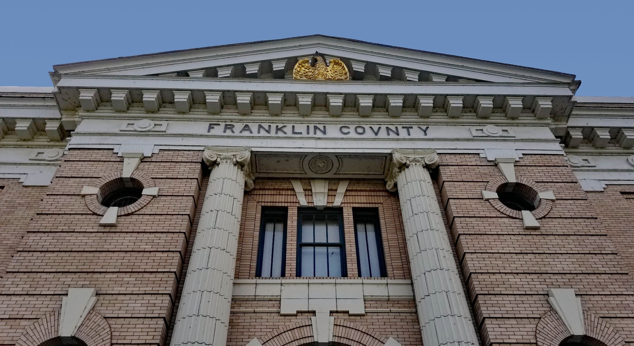 Pasco se prepara para llenar el vacío dejado por el alcalde saliente Pete Serrano | Yakima y Tri ...